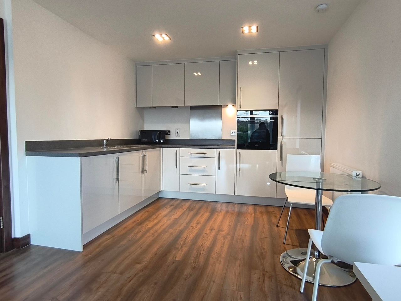 Denham, Uxbridge - 2 Bed Flat, Kings Mill Way, UB9 - To Rent Now for £ ...
