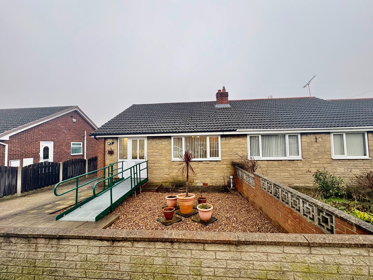 Barnsley - 2 Bed Bungalow, Brocklehurst Avenue, S70 - To Rent Now for £ ...
