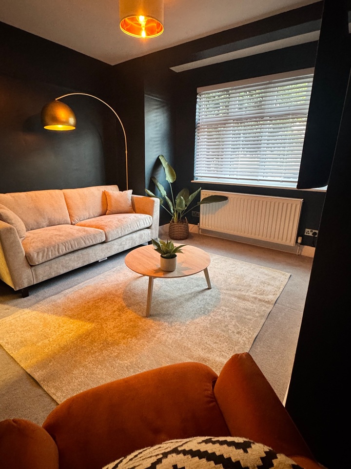London - 1 Bed Flat, Kimble Road, SW19 - To Rent Now for £2,100.00 p/m