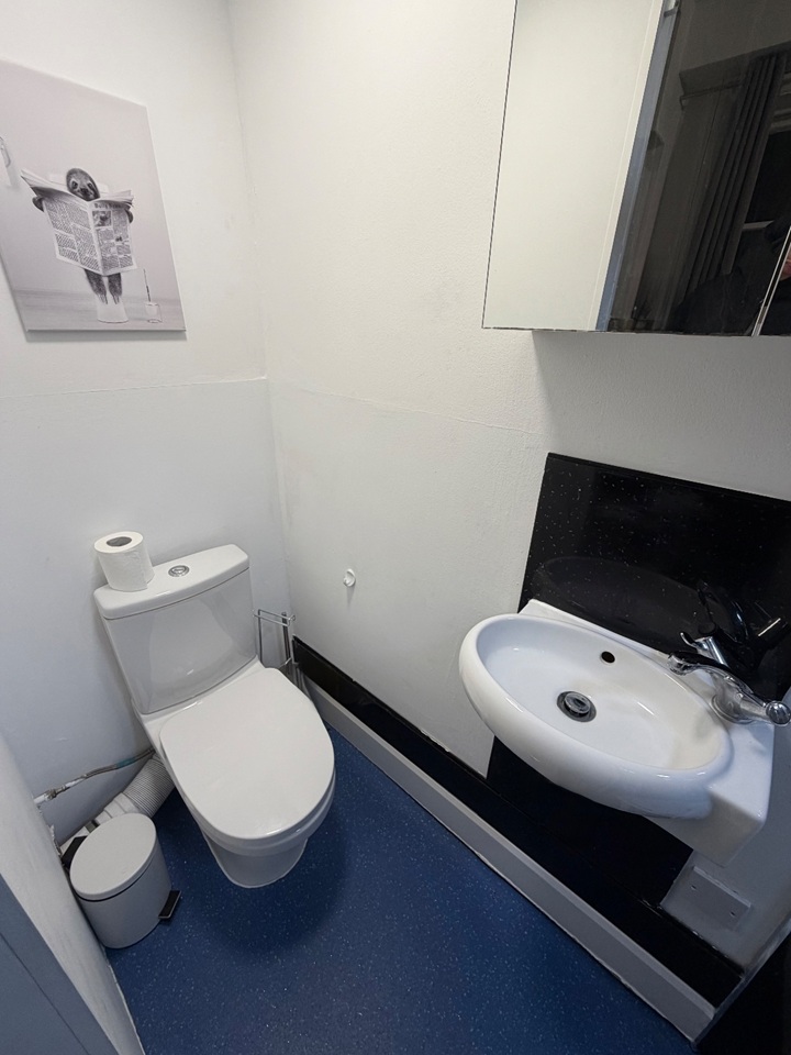 London - Studio Flat, Castletown Road, W14 - To Rent Now for £1,500.00 p/m