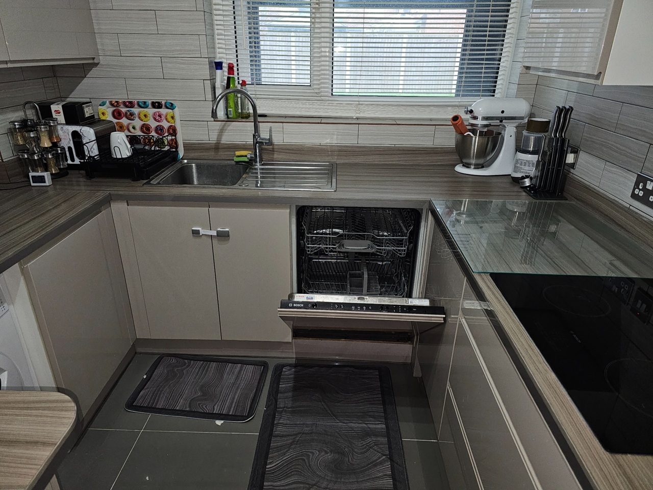 Greenford - 3 Bed Flat, Marnham Crescent, UB6 - To Rent Now for £2,250. ...