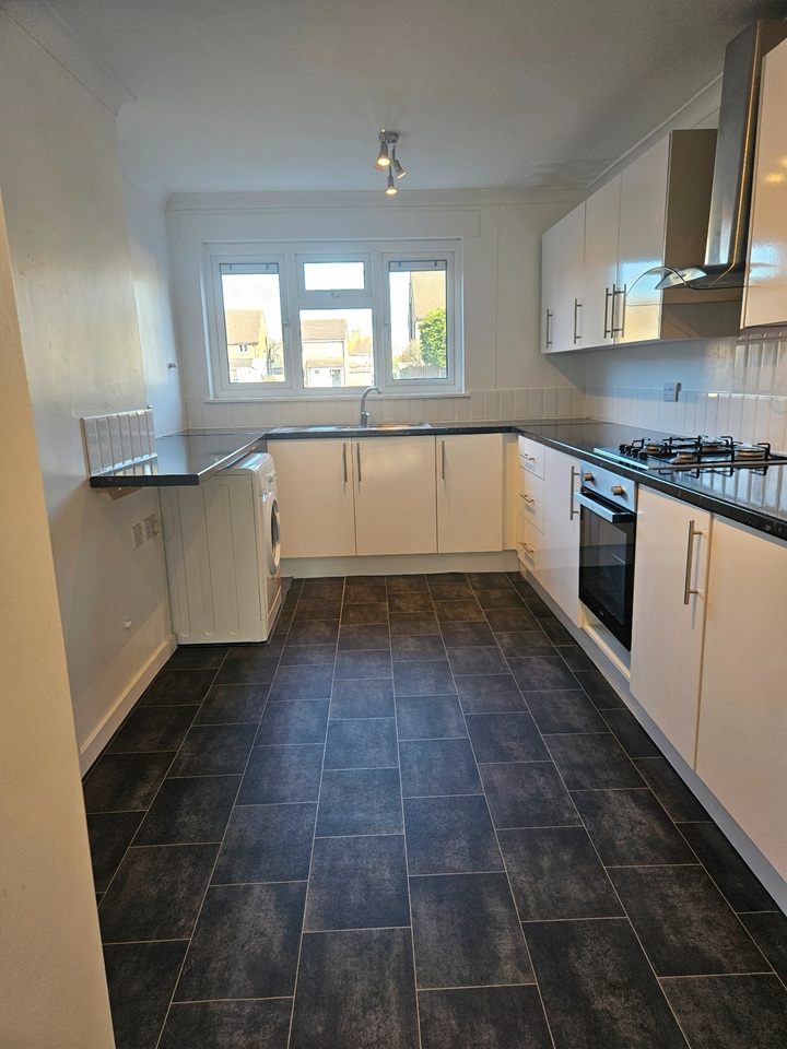 Westcliff-On-Sea - 2 Bed Flat, Purley Way Purley Way, SS0 - To Rent Now ...