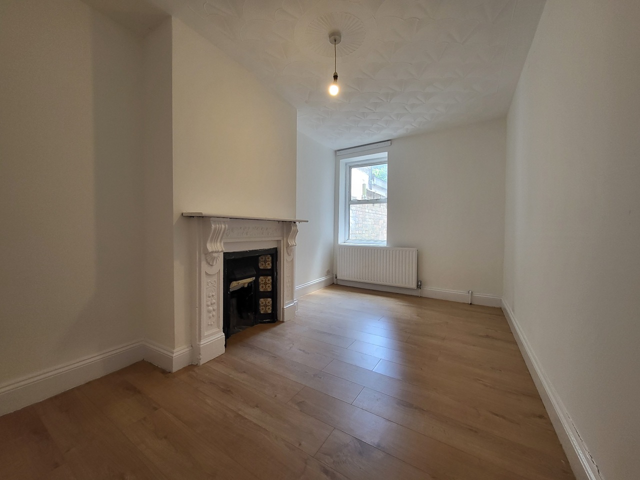 London - 1 Bed Flat, Charlton, SE7 - To Rent Now for £1,500.00 p/m