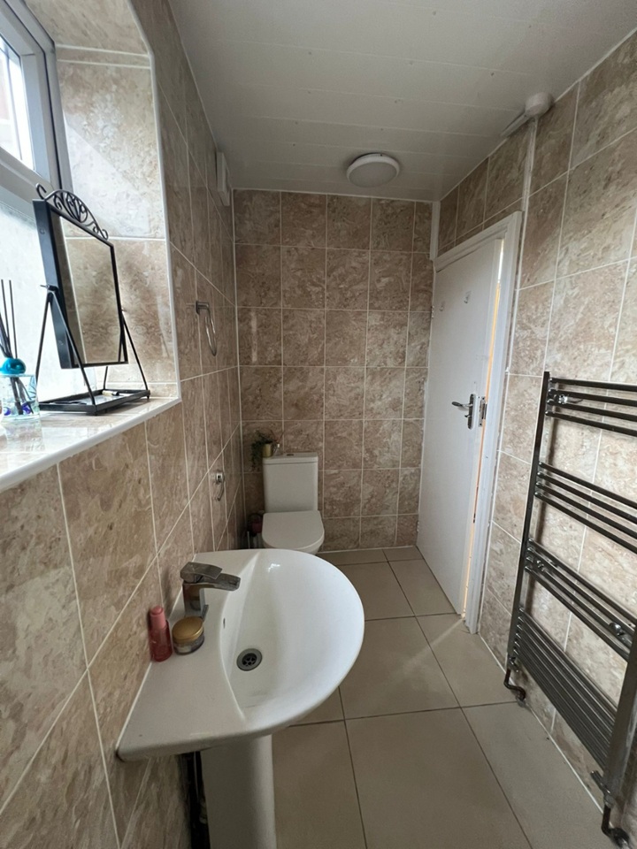 London - Room in a Shared House, Leggatt Road, E15 - To Rent Now for £ ...