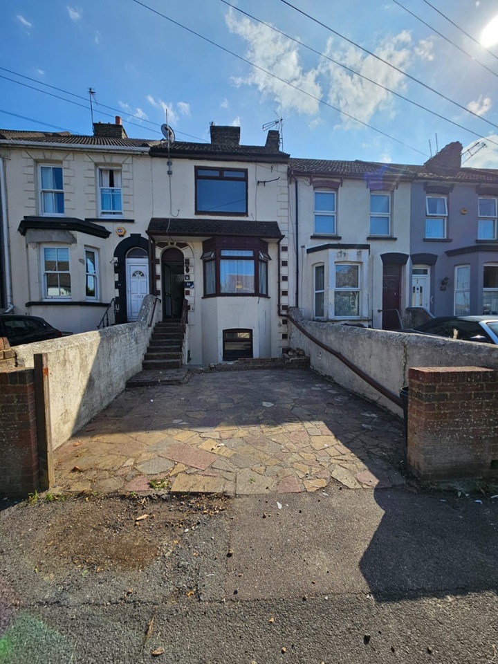 Gillingham - 3 Bed Terraced House, Copenhagen Road, ME7 - To Rent Now ...
