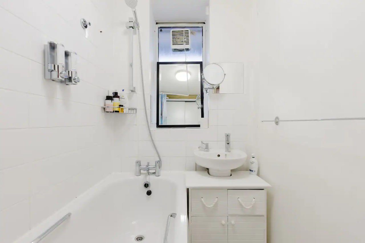 London - 1 Bed Flat, Fulham Court, SW6 - To Rent Now for £1,850.00 p/m