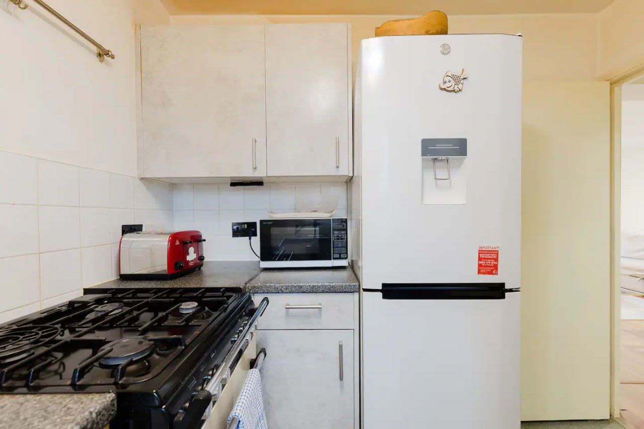 London - 1 Bed Flat, Fulham Court, SW6 - To Rent Now for £1,850.00 p/m