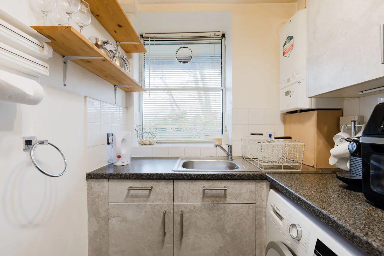 London - 1 Bed Flat, Fulham Court, SW6 - To Rent Now for £1,850.00 p/m