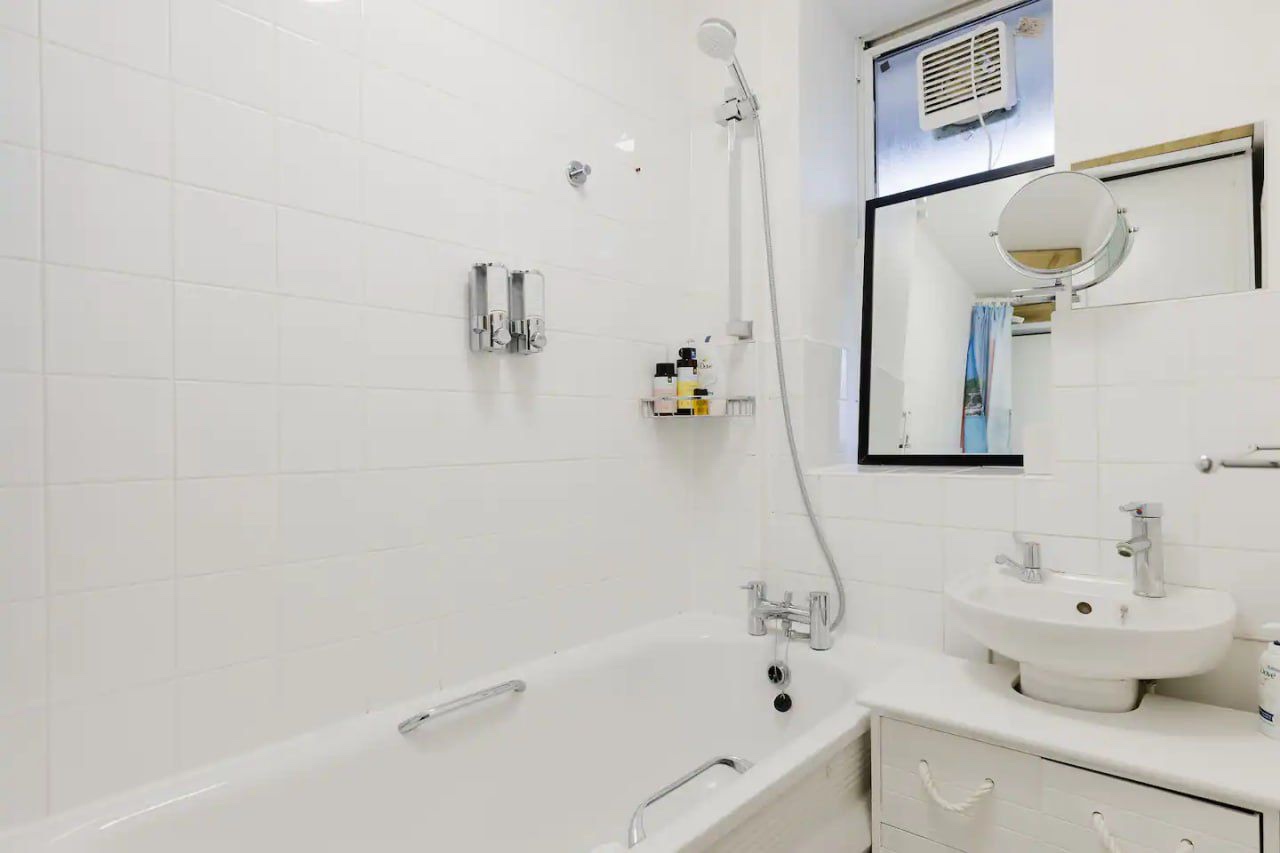 London - 1 Bed Flat, Fulham Court, SW6 - To Rent Now for £1,850.00 p/m