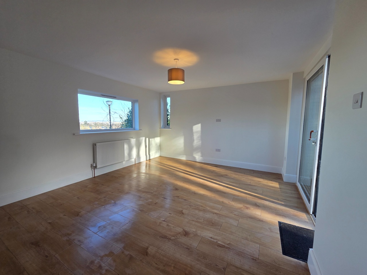London - 2 Bed Bungalow, Chelsworth Drive, SE18 - To Rent Now for £ ...