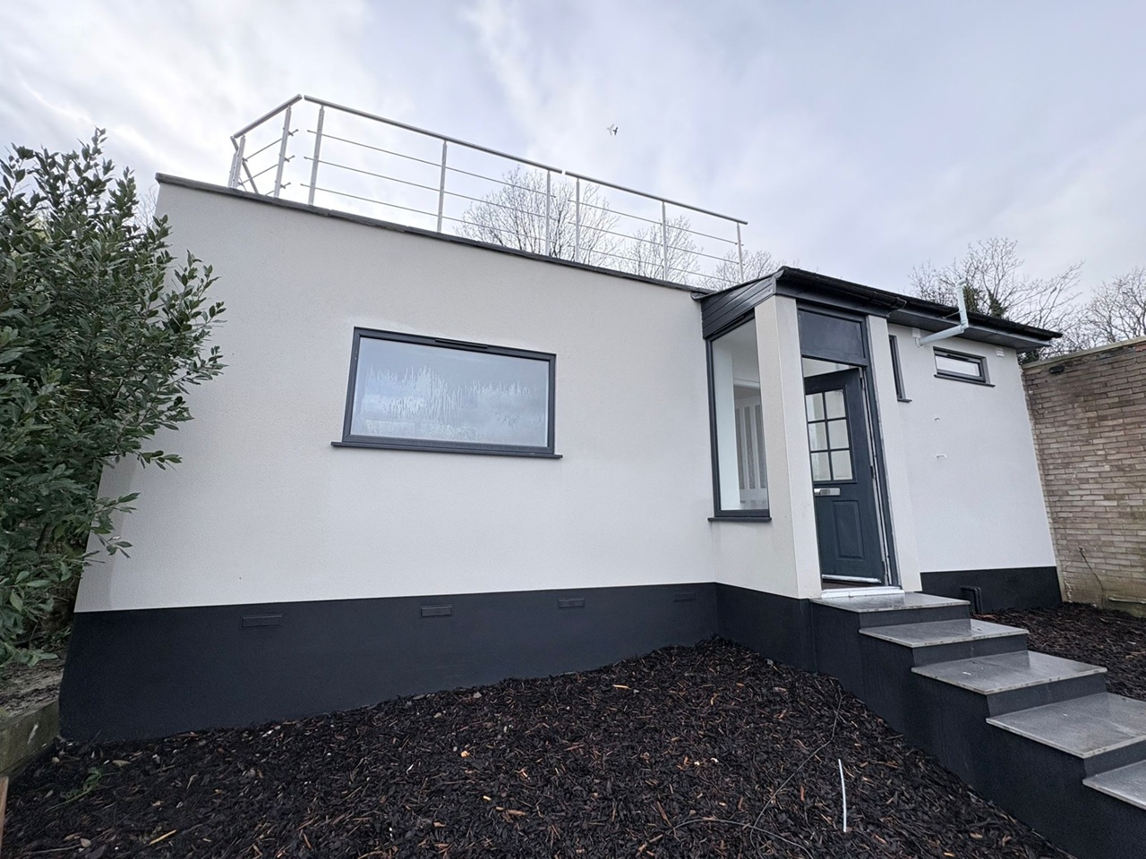 London - 2 Bed Bungalow, Chelsworth Drive, SE18 - To Rent Now for £ ...