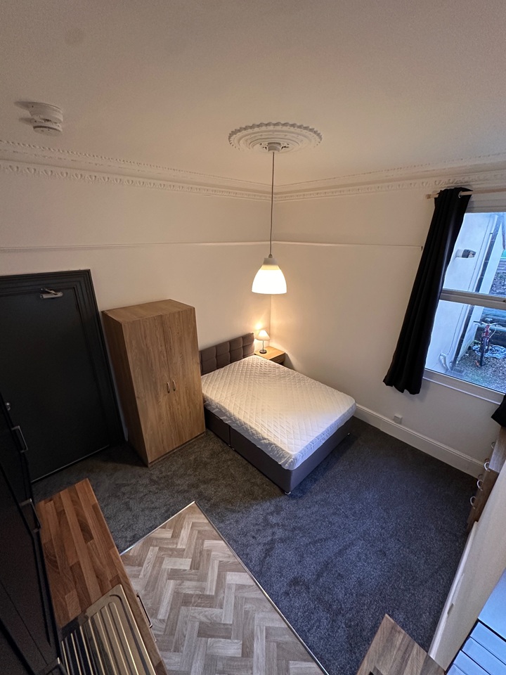 Plymouth - Room in a Shared House, Pentillie Road, PL4 - To Rent Now ...