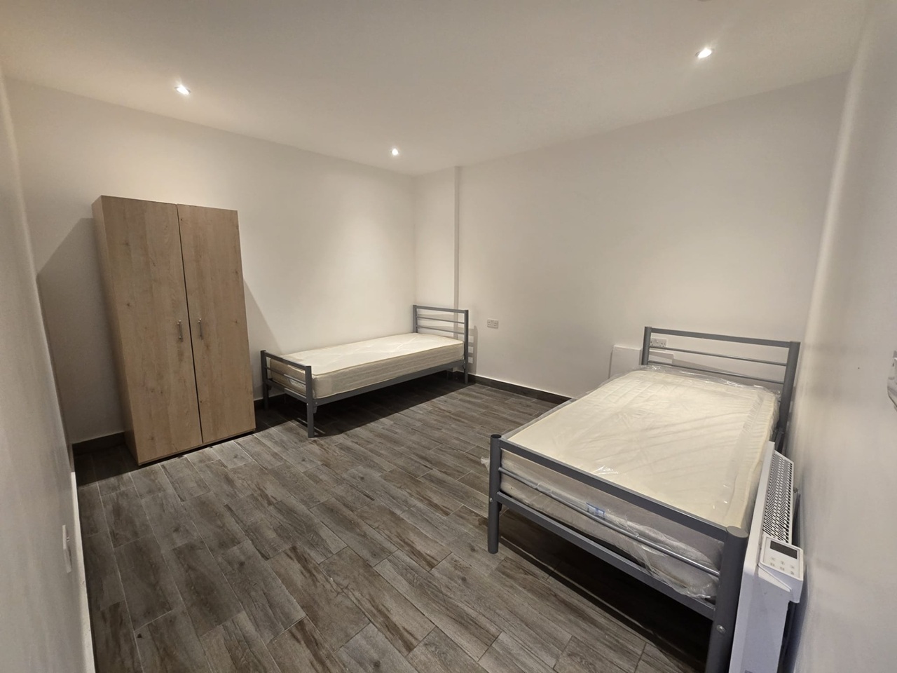 London - 1 Bed Flat, Selhurst Road, SE25 - To Rent Now for £1,300.00 p/m