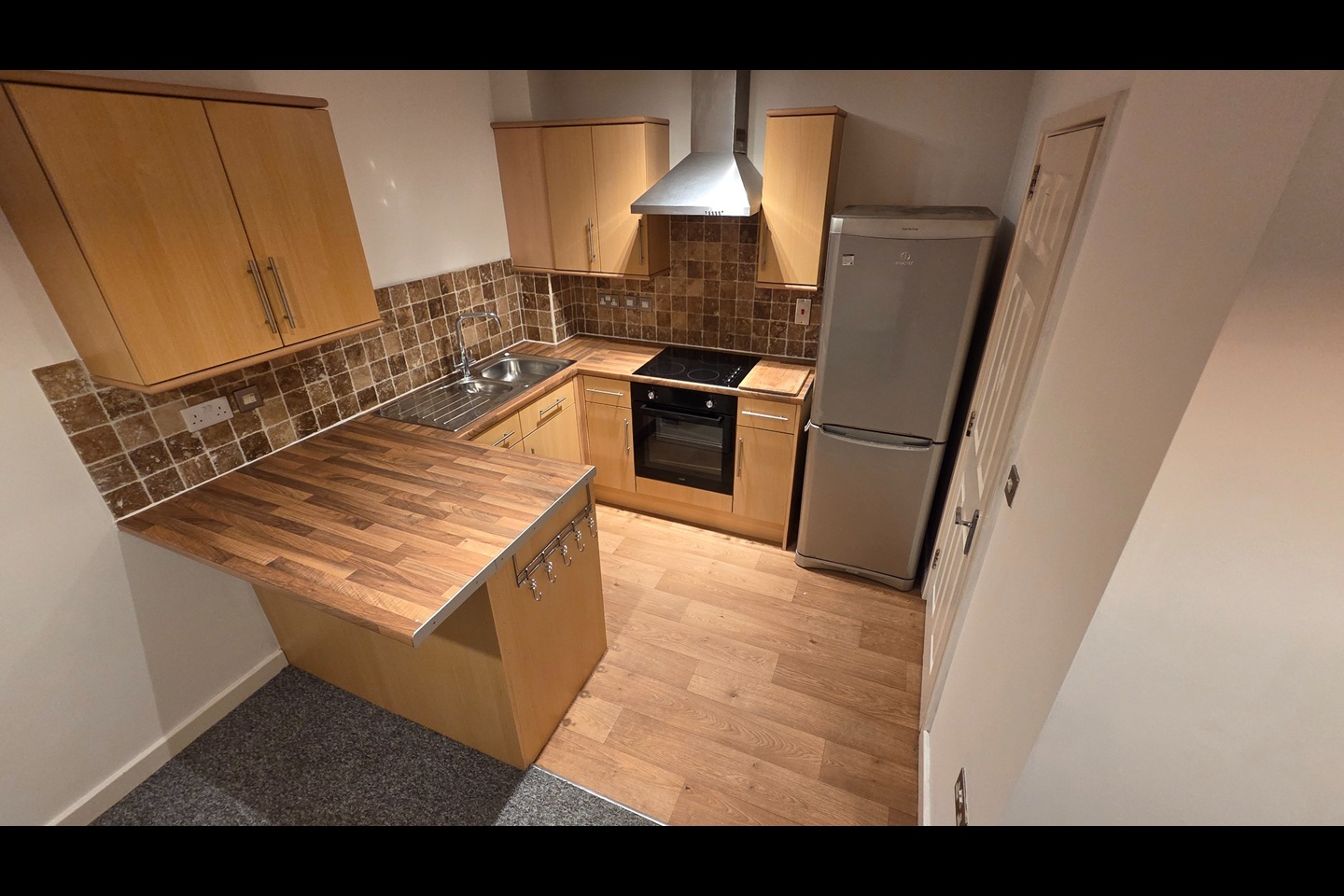Corby - 2 Bed Flat, Stocks Court, NN17 - To Rent Now for £850.00 p/m
