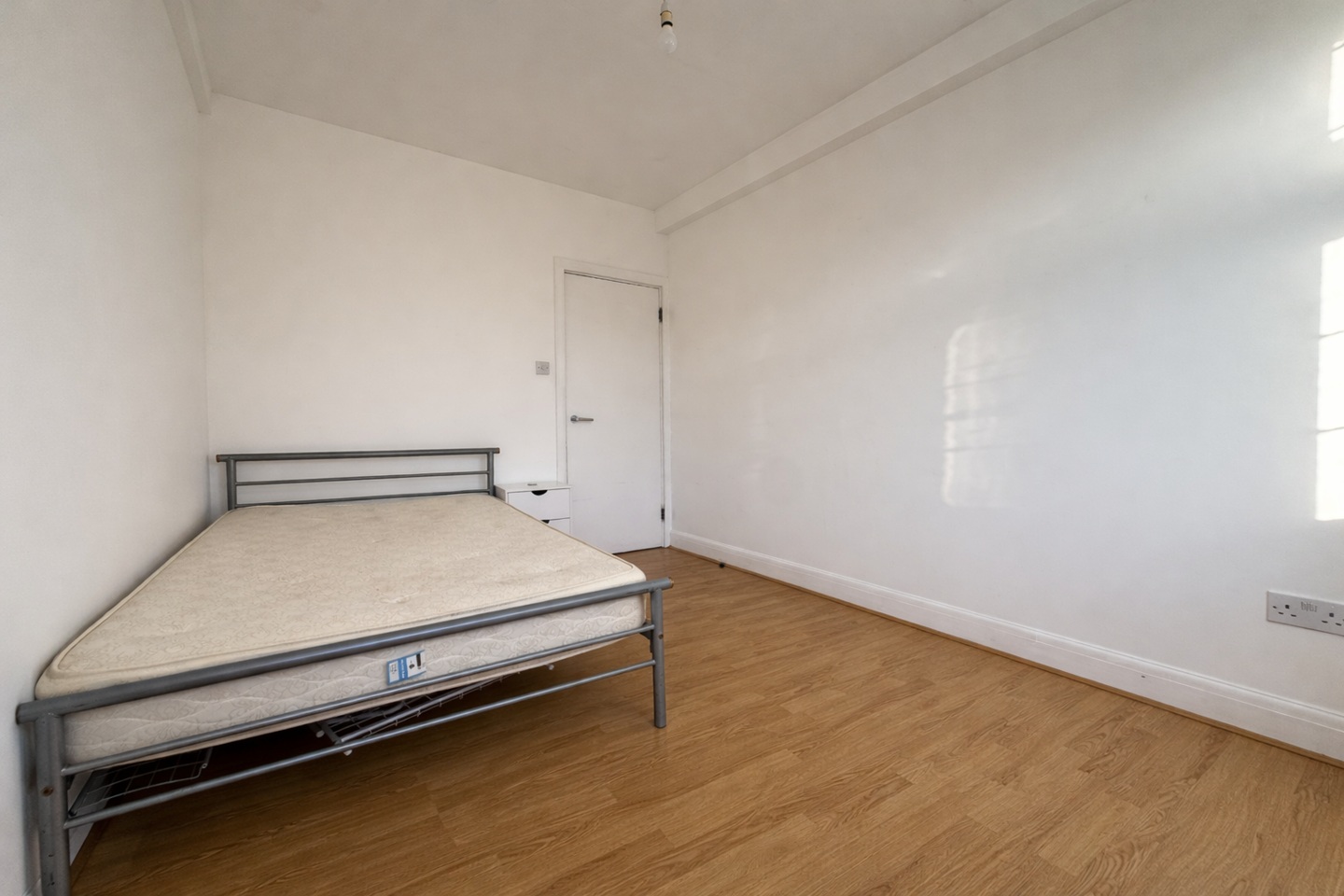 London - 2 Bed Flat, Stoke Newington Road, N16 - To Rent Now for £2,300 ...