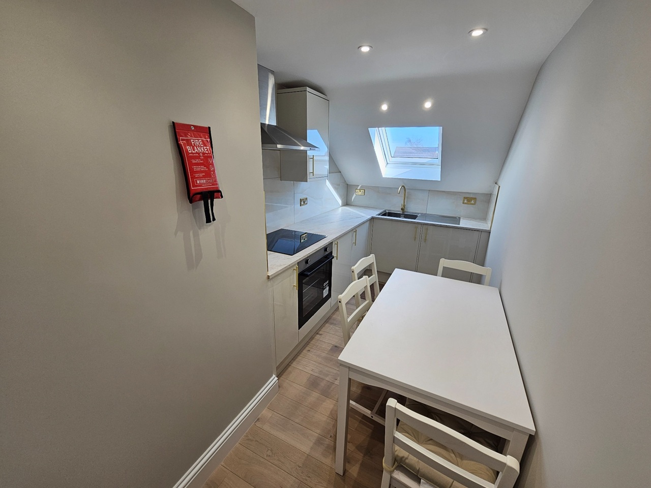 Ashford - Studio Flat, Sandells Avenue, TW15 - To Rent Now for £950.00 p/m