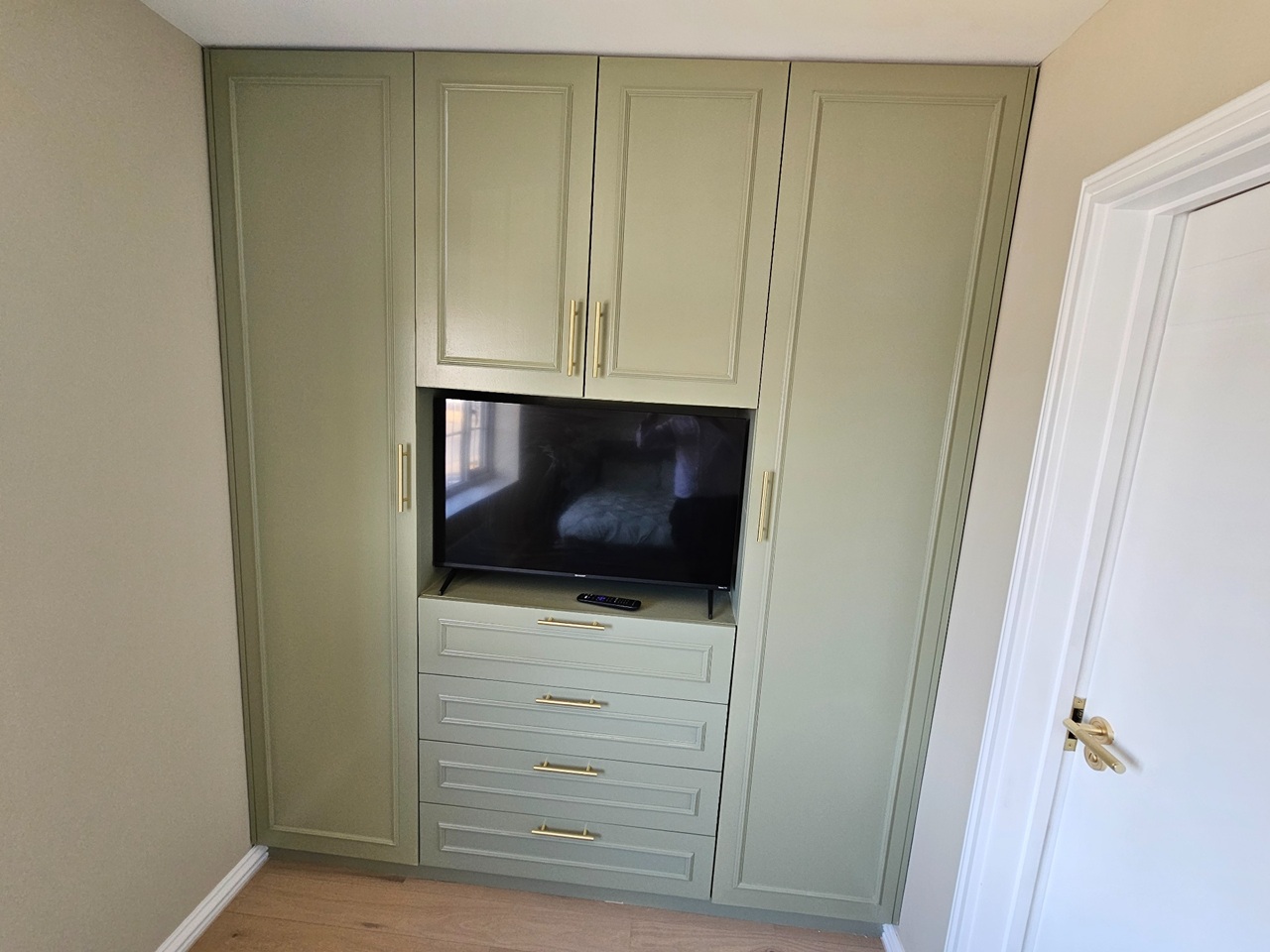 Ashford - Studio Flat, Sandells Avenue, TW15 - To Rent Now for £950.00 p/m