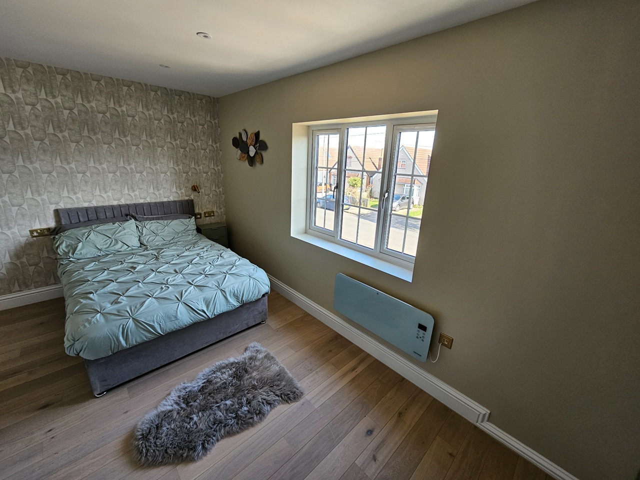 Ashford - Studio Flat, Sandells Avenue, TW15 - To Rent Now for £950.00 p/m