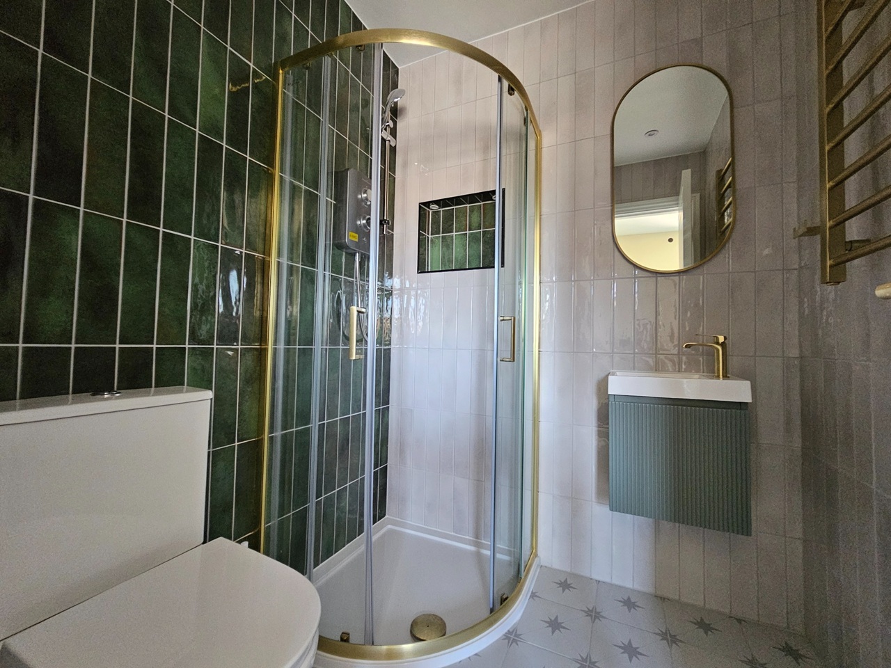 Ashford - Studio Flat, Sandells Avenue, TW15 - To Rent Now for £950.00 p/m