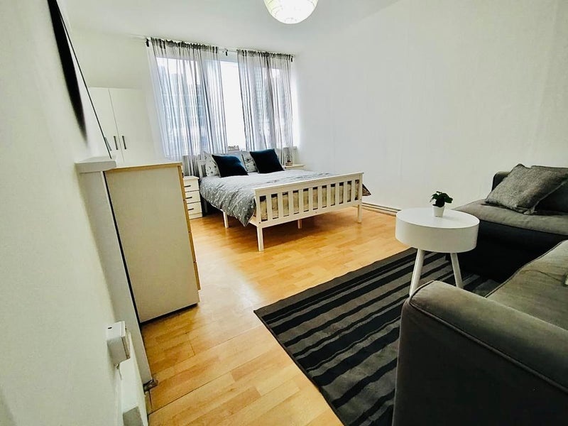 London - Room in a Shared Flat, Poplar Station, E14 - To Rent Now for £ ...