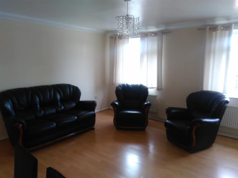 Ashford - 2 Bed Flat, Town Tree Road, TW15 - To Rent Now for £1,600.00 p/m