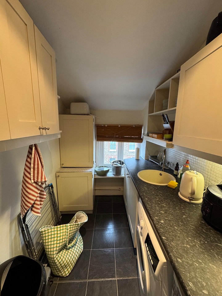 London - 1 Bed Flat, Marjorie Grove, SW11 - To Rent Now for £2,000.00 p/m