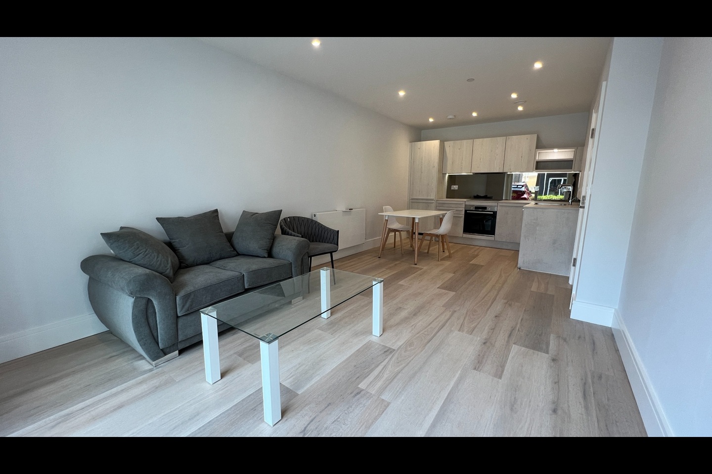 Reading - 1 Bed Flat, Fairhaven Drive, RG2 - To Rent Now for £1,450.00 p/m