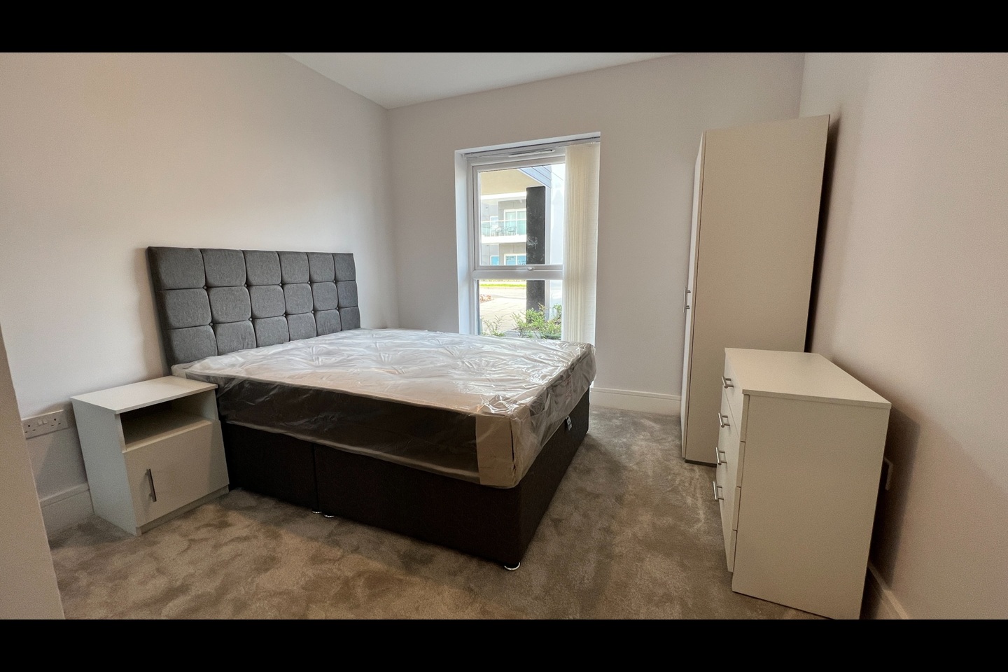 Reading - 1 Bed Flat, Fairhaven Drive, RG2 - To Rent Now for £1,450.00 p/m