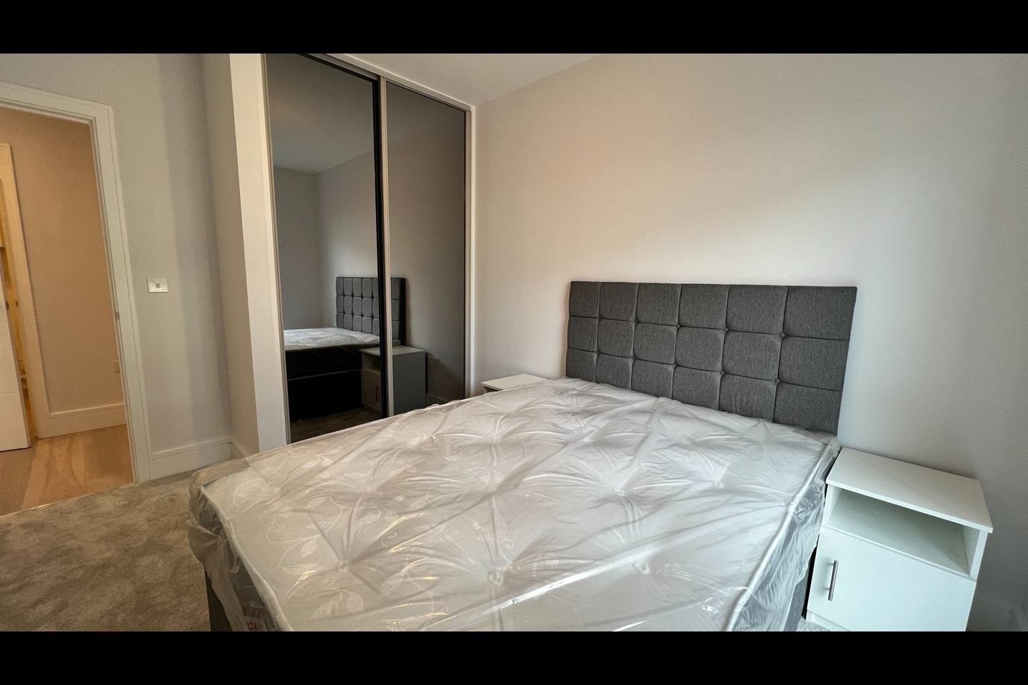 Reading - 1 Bed Flat, Fairhaven Drive, RG2 - To Rent Now for £1,450.00 p/m