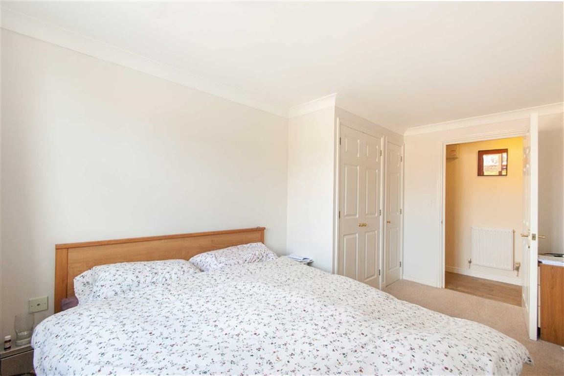 London - 2 Bed Flat, Amelia Close, W3 - To Rent Now for £2,095.00 p/m