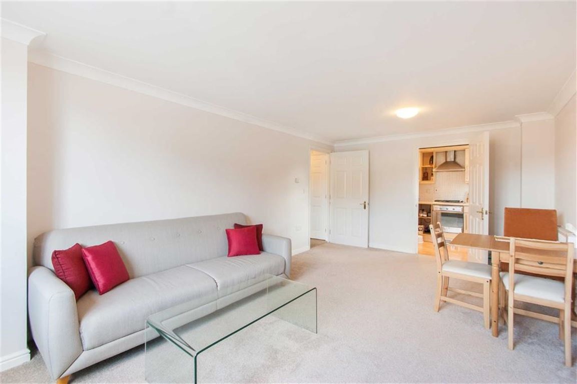 London - 2 Bed Flat, Amelia Close, W3 - To Rent Now for £2,095.00 p/m
