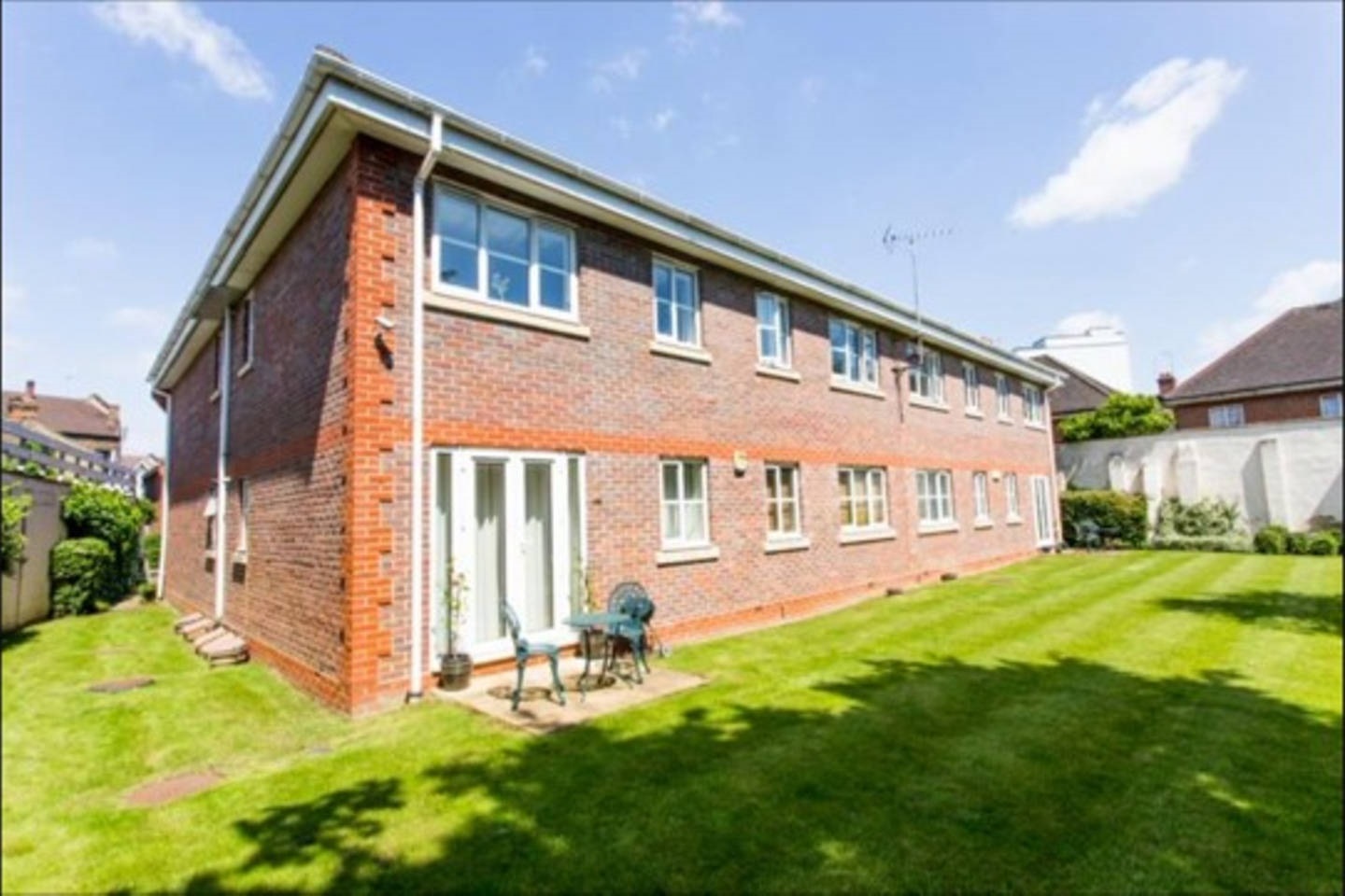 London - 2 Bed Flat, Amelia Close, W3 - To Rent Now for £2,095.00 p/m