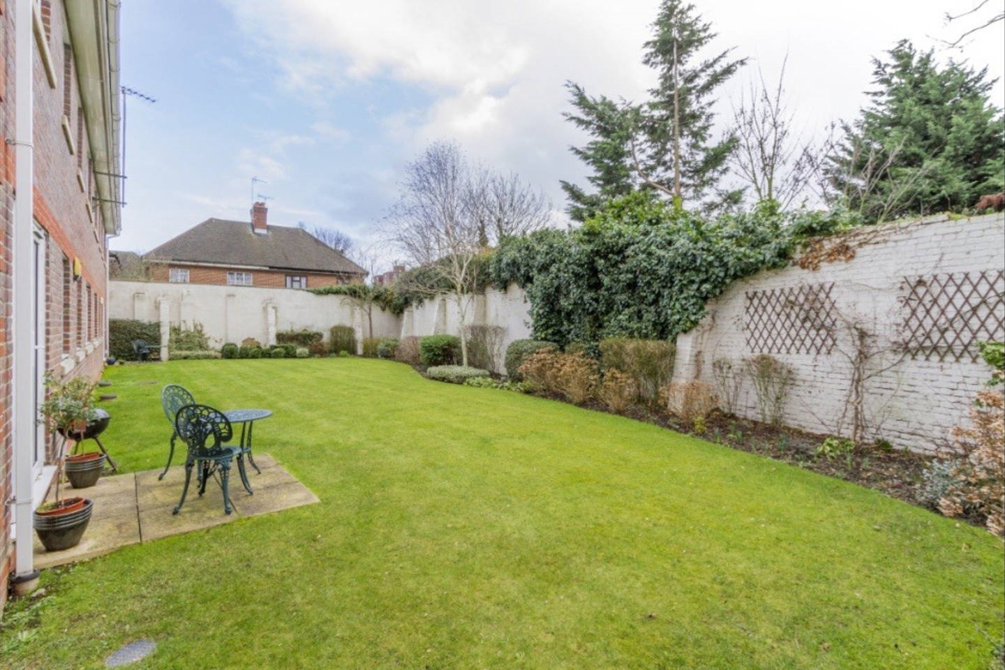 London - 2 Bed Flat, Amelia Close, W3 - To Rent Now for £2,095.00 p/m