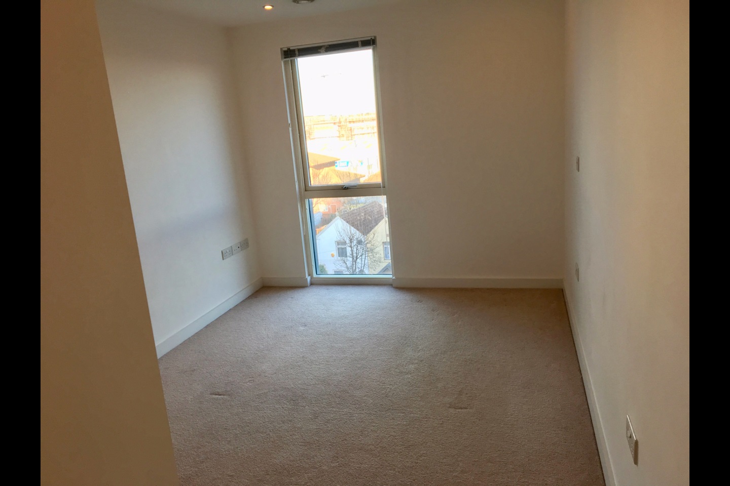 Slough - 2 Bed Flat, Railway Terrace, SL2 - To Rent Now for £1,495.00 p/m
