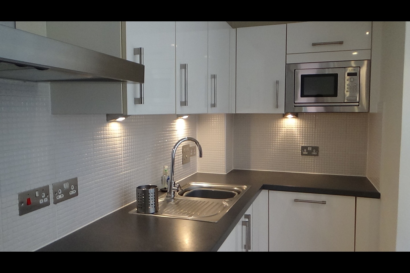 Cardiff - 1 Bed Flat, West Bute Street, CF10 - To Rent Now for £950.00 p/m