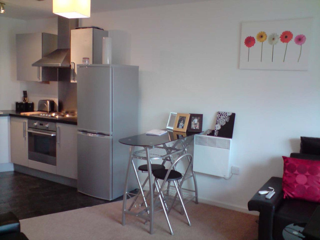Manchester - 2 Bed Flat, Stuart Street, M11 - To Rent Now for £1,095.00 p/m