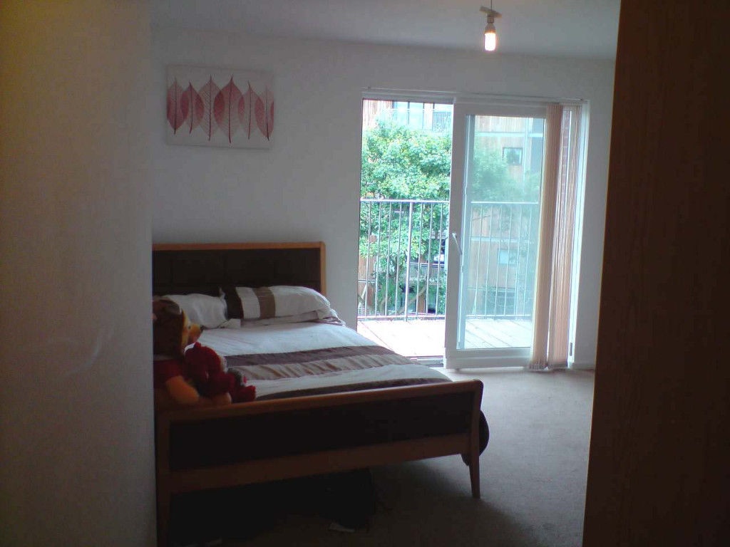 Manchester - 2 Bed Flat, Stuart Street, M11 - To Rent Now for £1,095.00 p/m