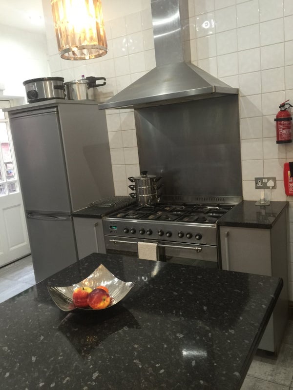 Salford - 6 Bed Semi-Detached House, Singleton Road, M7 - To Rent Now ...