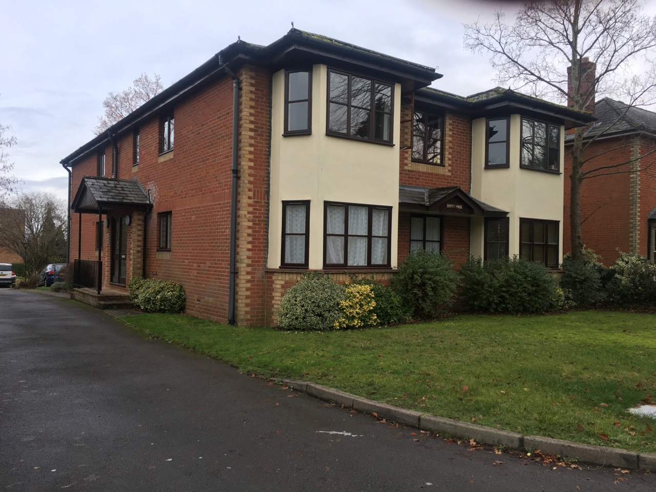 Woking - Studio Flat, Penlee House, GU22 - To Rent Now for £925.00 p/m
