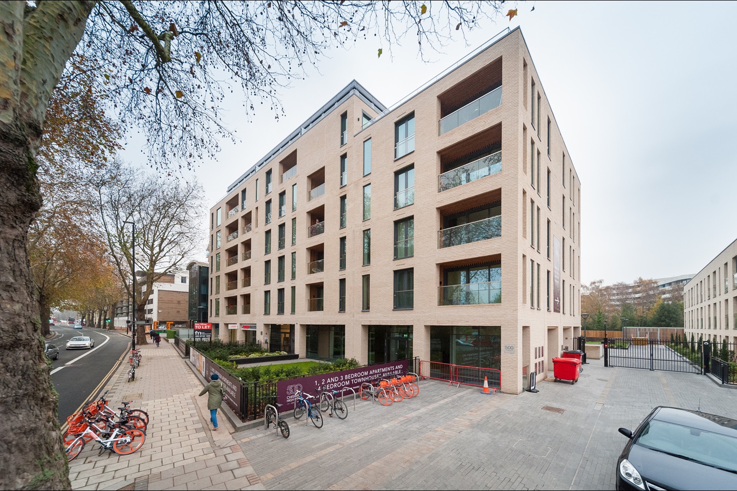 London - 2 Bed Flat, Chiswick High Road, W4 - To Rent Now for £2,900.00 p/m