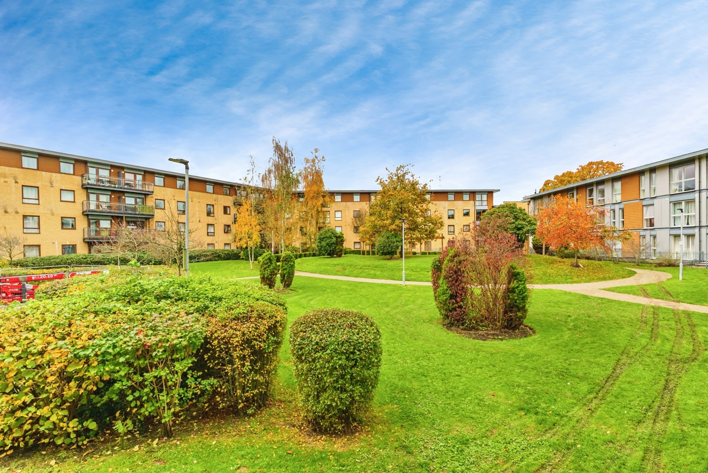 Crawley - 2 Bed Flat, Howlands Court, RH10 - To Rent Now for £1,500.00 p/m