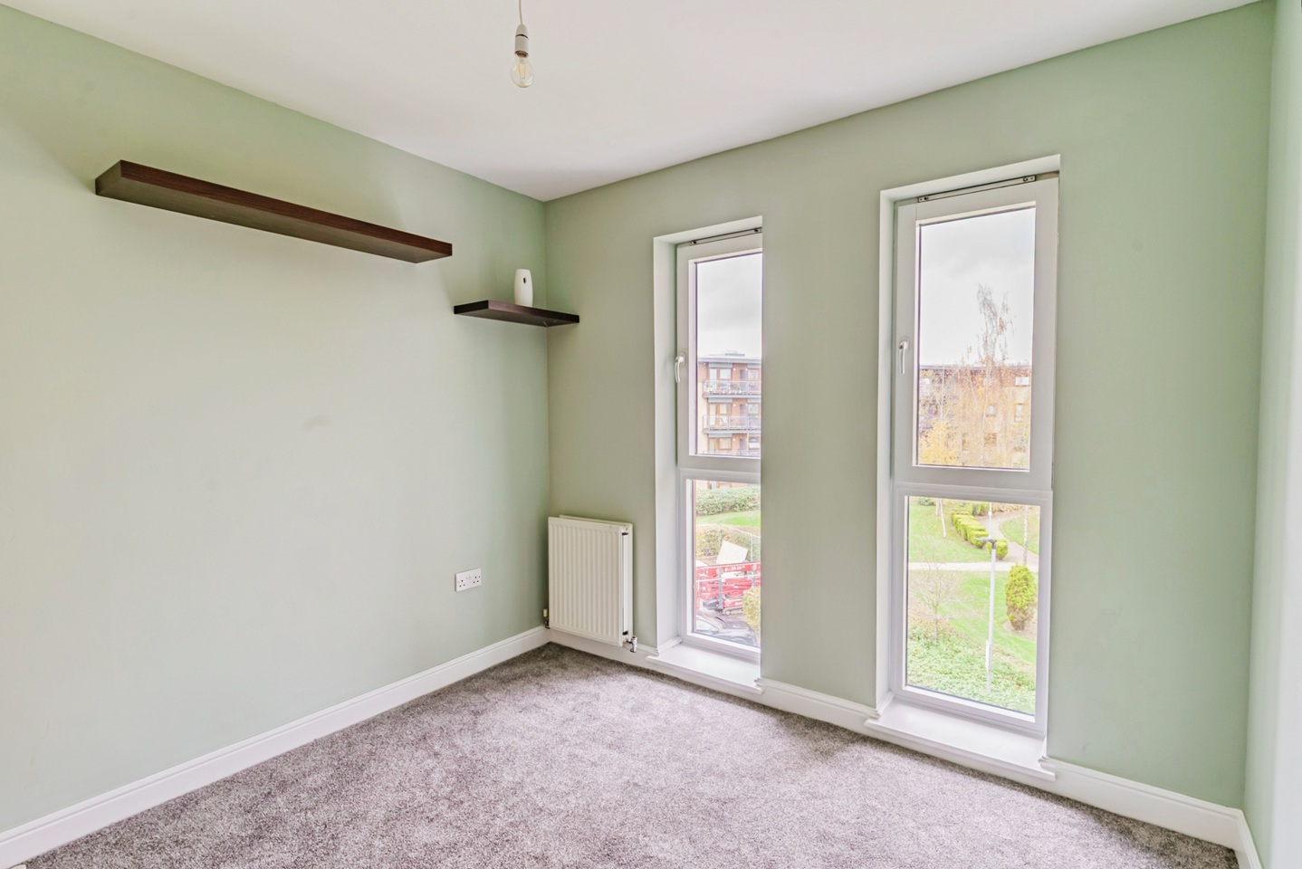 Crawley - 2 Bed Flat, Howlands Court, RH10 - To Rent Now for £1,500.00 p/m