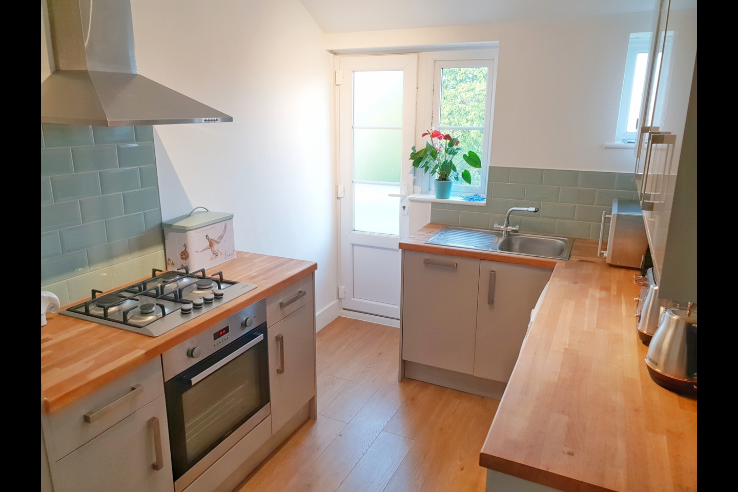 Twickenham - 2 Bed Flat, Churchview Road, TW2 - To Rent Now for £1,800.00 p/m
