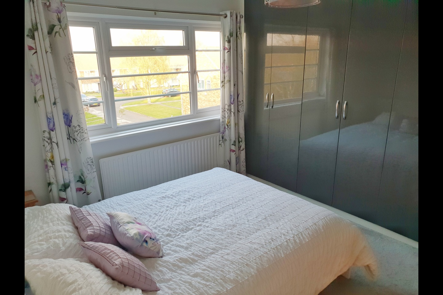 Twickenham - 2 Bed Flat, Churchview Road, TW2 - To Rent Now for £1,800.00 p/m