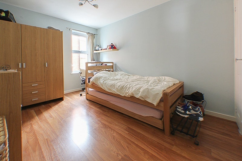 Ruislip - 2 Bed Flat, Merrion Court, HA4 - To Rent Now for £1,800.00 p/m