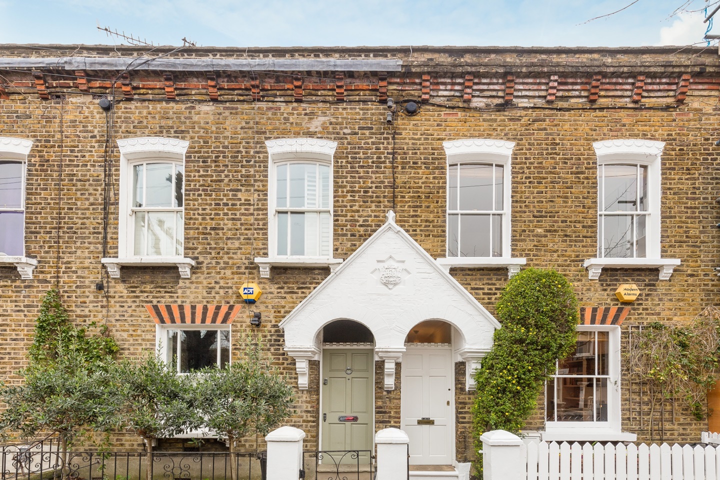 London - 2 Bed Terraced House, Tyneham Road, SW11 - To Rent Now for £ ...