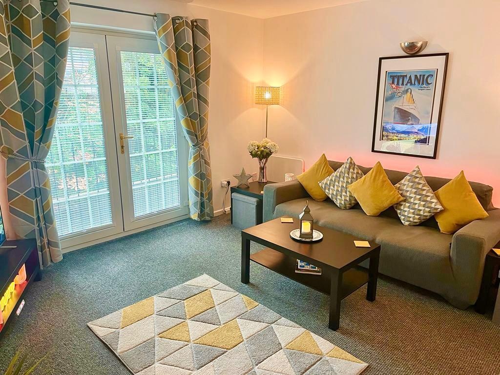 Staines-Upon-Thames - 1 Bed Flat, Aldous House, TW18 - To Rent Now for ...