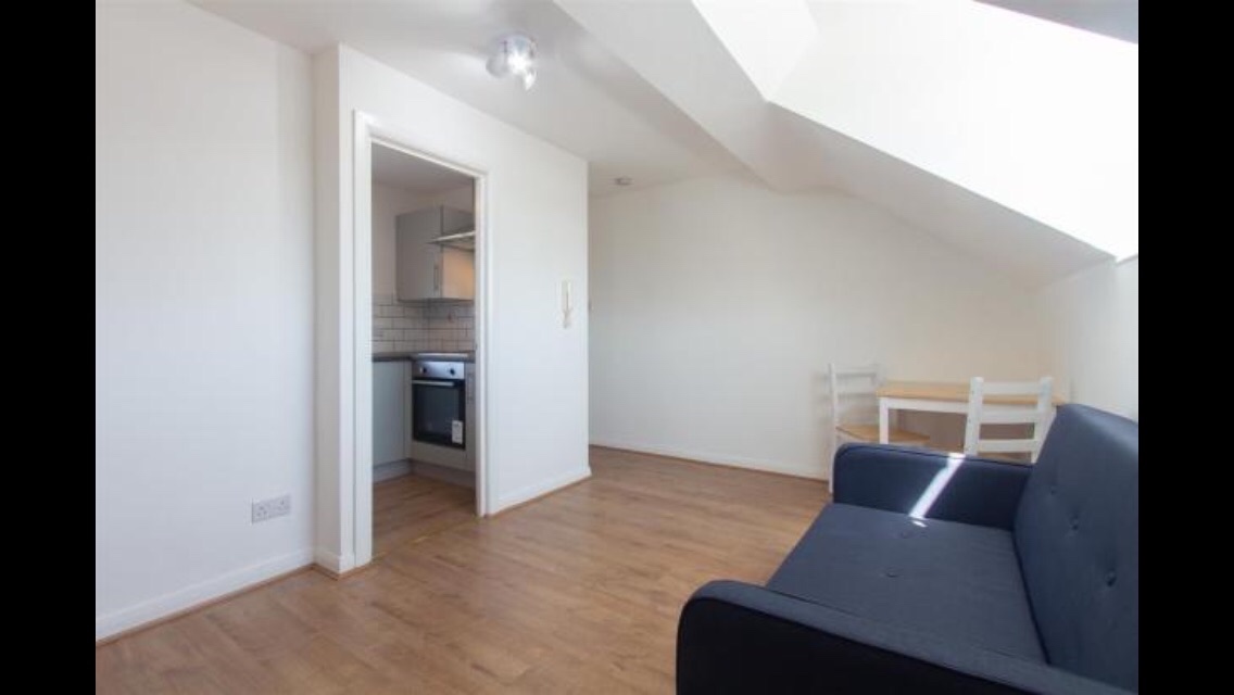 Cardiff - 1 Bed Flat, Treherbert Street, CF24 - To Rent Now for £850.00 p/m