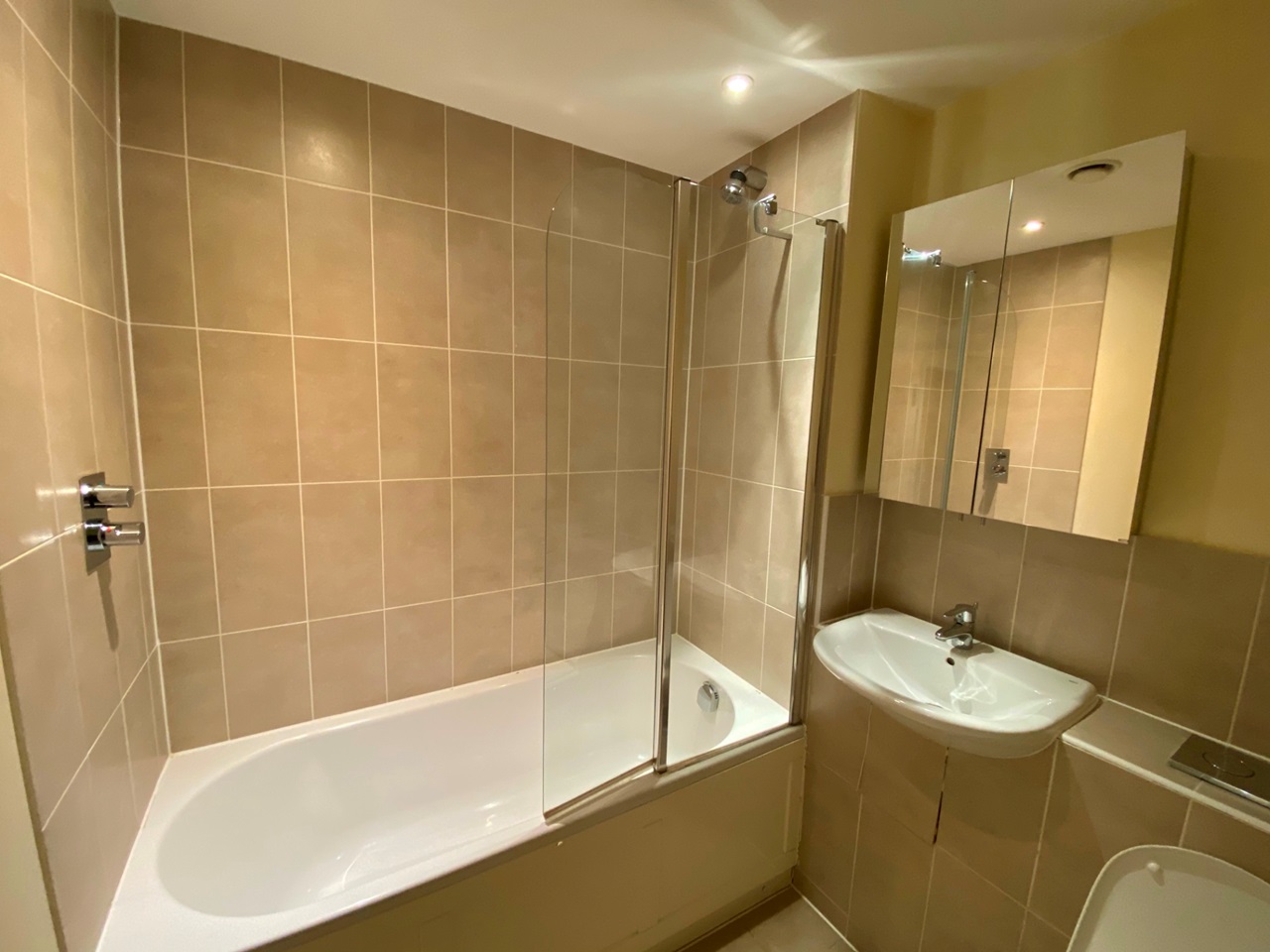 London - 1 Bed Flat, Gooch House, W6 - To Rent Now for £1,950.00 p/m
