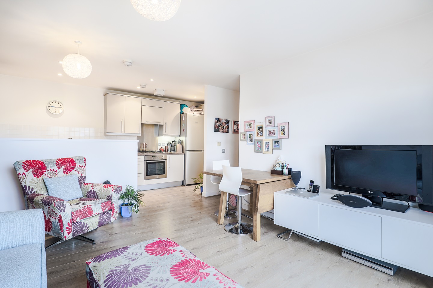 London - 2 Bed Flat, Hannah Building, E1 - To Rent Now for £1,950.00 p/m
